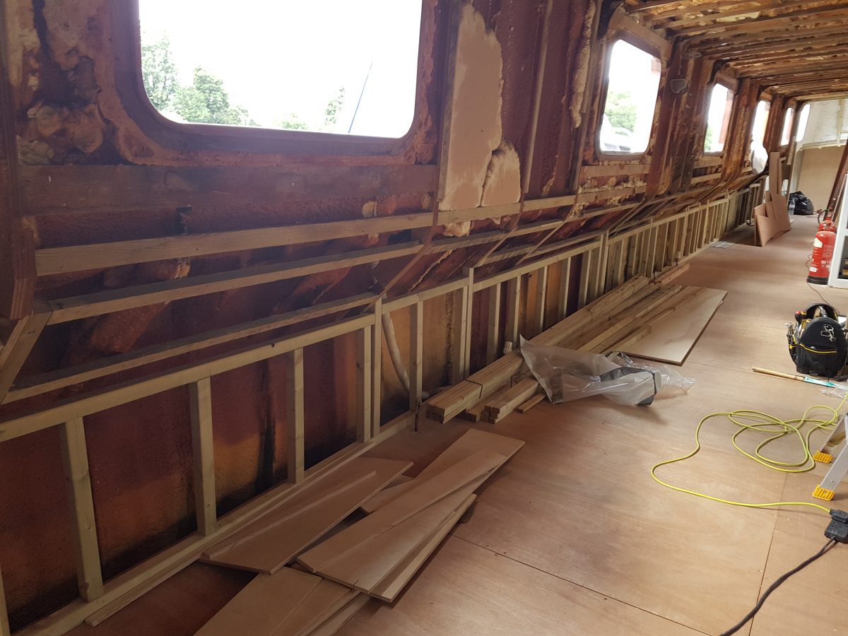 Gallery Houseboats - GRP Boat Repair Specialists